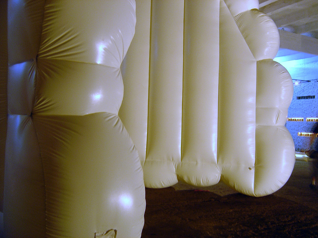 Inflatable smoke - Guy Overfelt