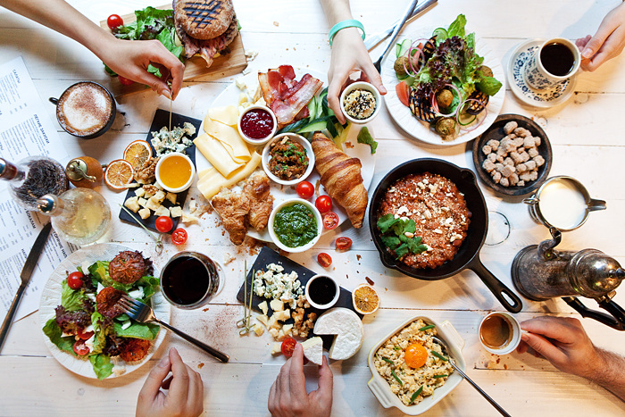 Let's eat together - It Looks Tasty