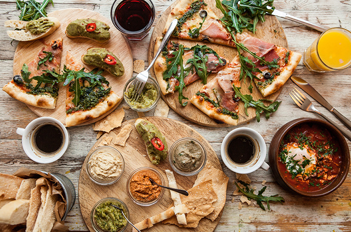 Let's eat together - It Looks Tasty