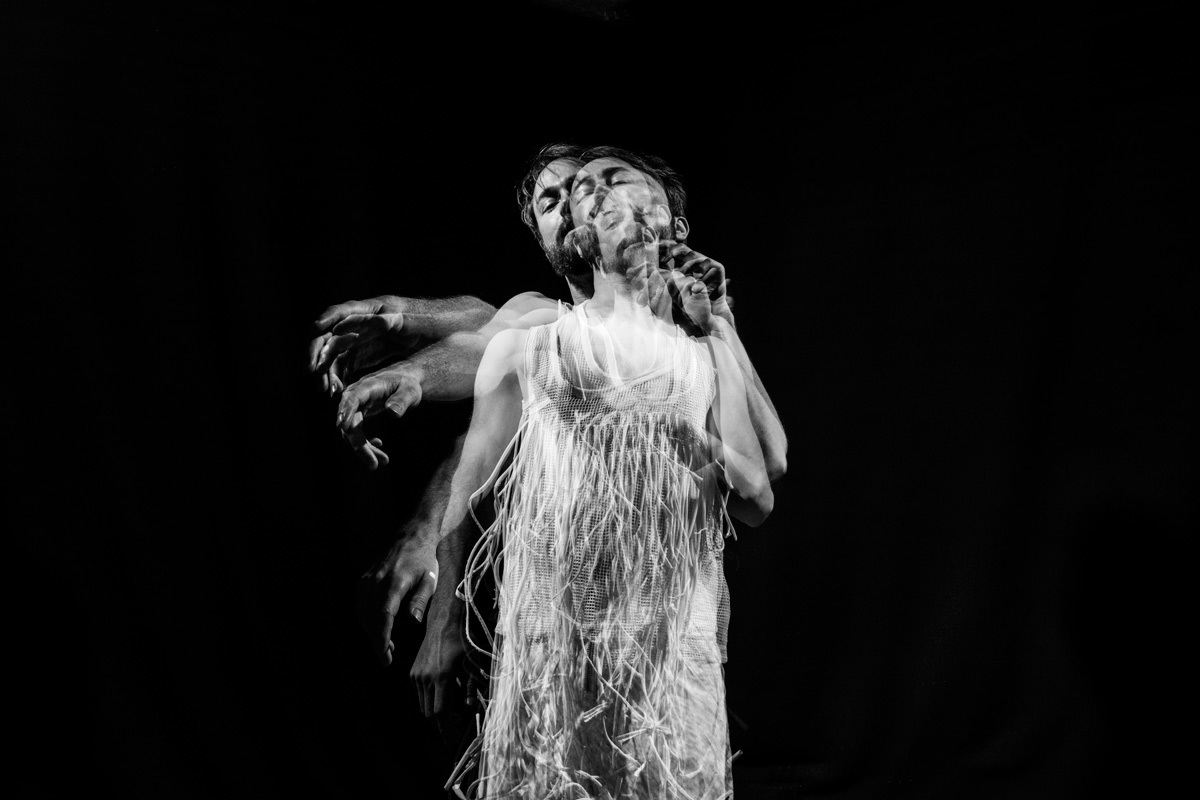 Parasite Single - Julia Kneuse