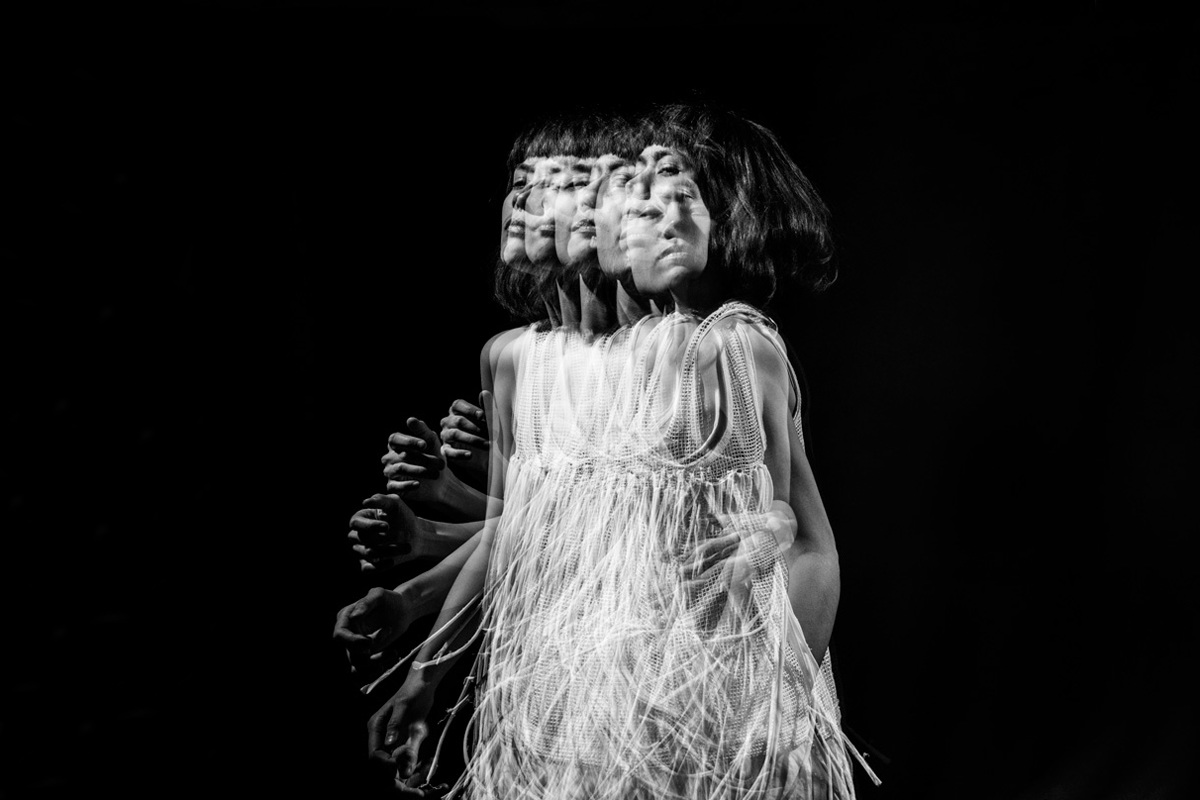 Parasite Single - Julia Kneuse