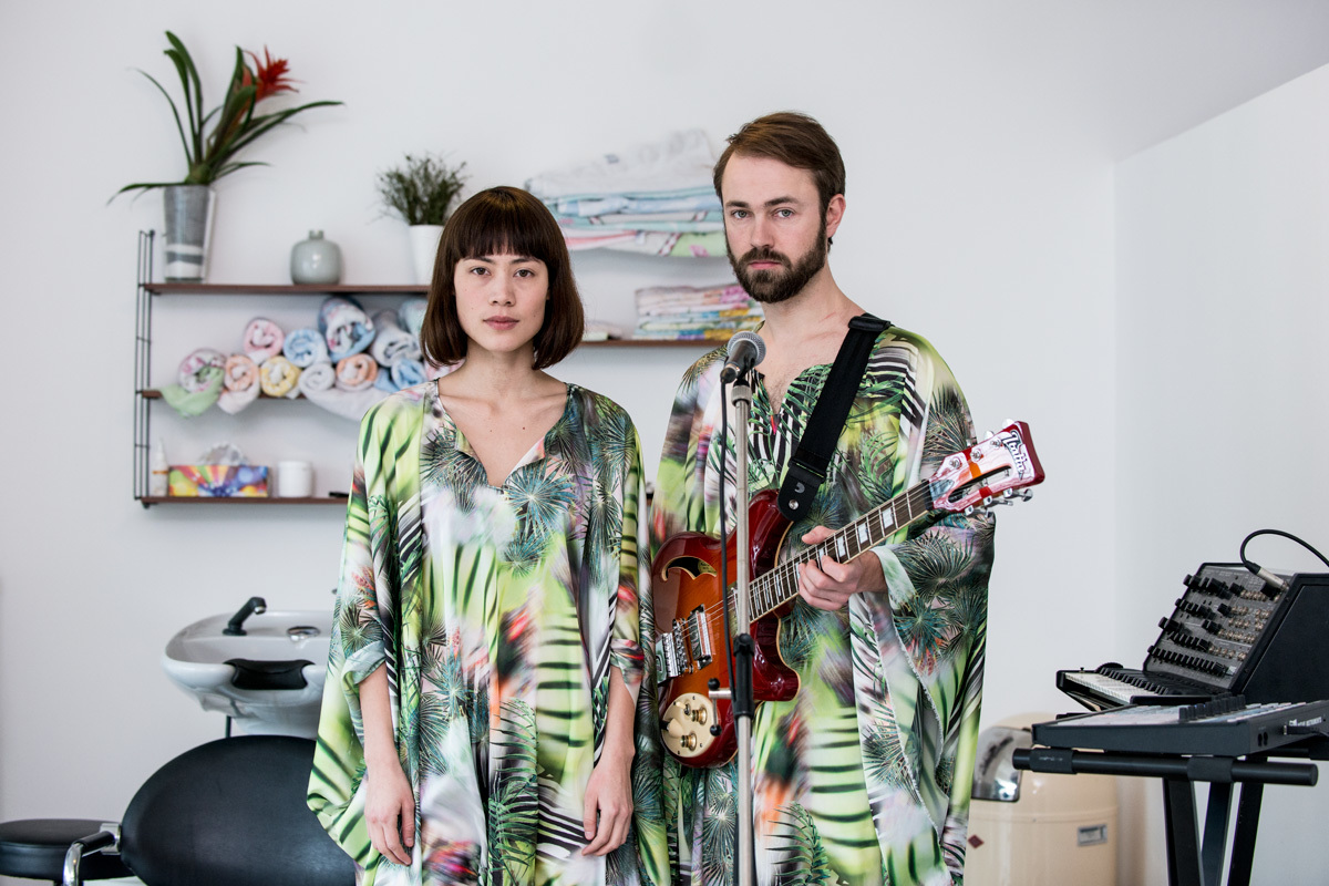 Parasite Single - Julia Kneuse