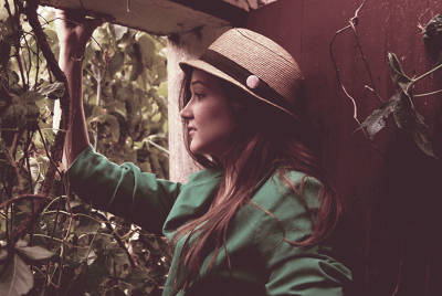 .Cait Leary. - BOBBI SOLUM