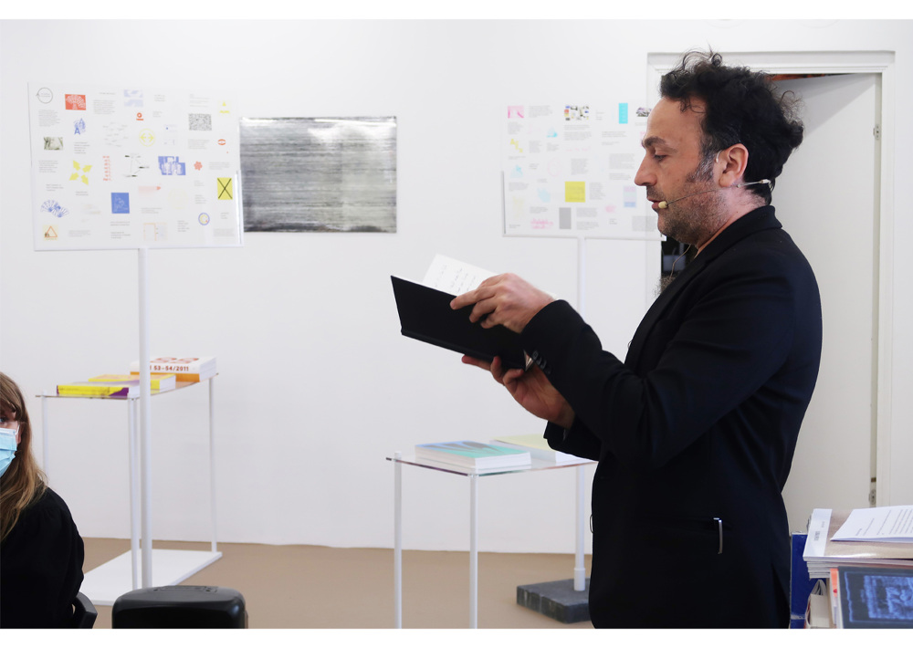 The Book Lovers - David Maroto