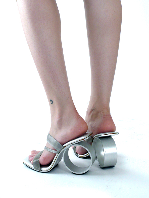 NYLA Sculptural Circle Heels Size 7.5 - shopmarmaladevintage