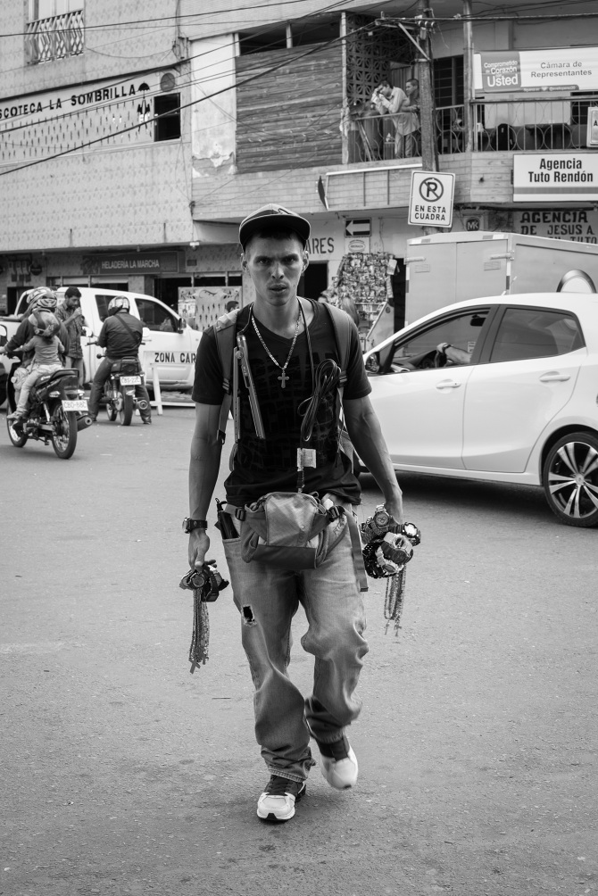 Street-Colombia - nero images