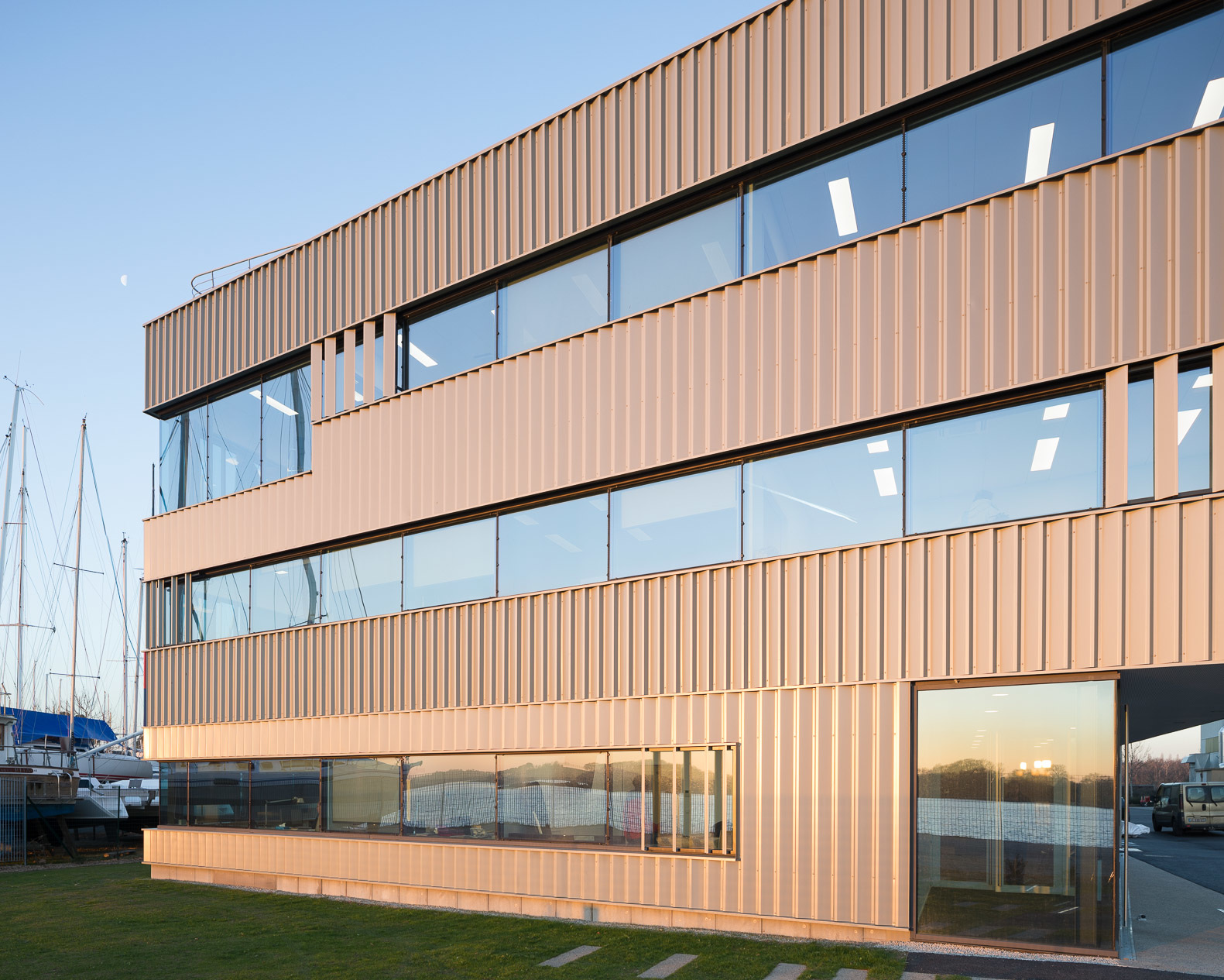 Siège de Multiplast - P. Georget & C. Smal architectes - Vannes (56 ...