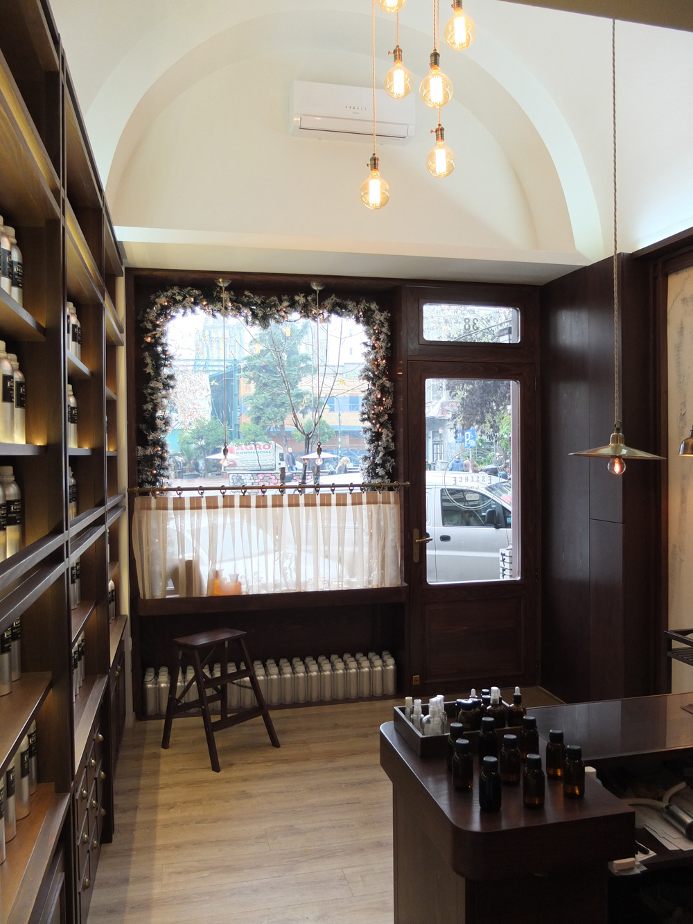 Essence perfume shop - TM αρχιτέκτονες