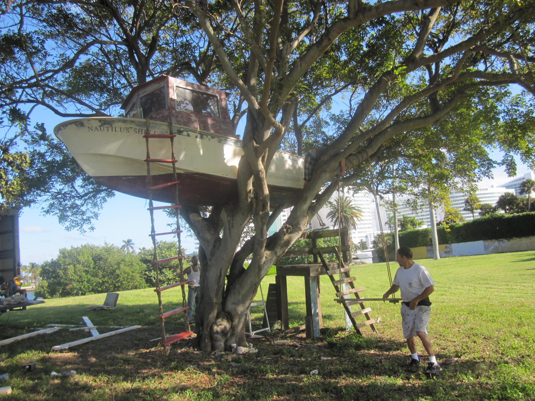 Boat Treehouse - Proposition Inc