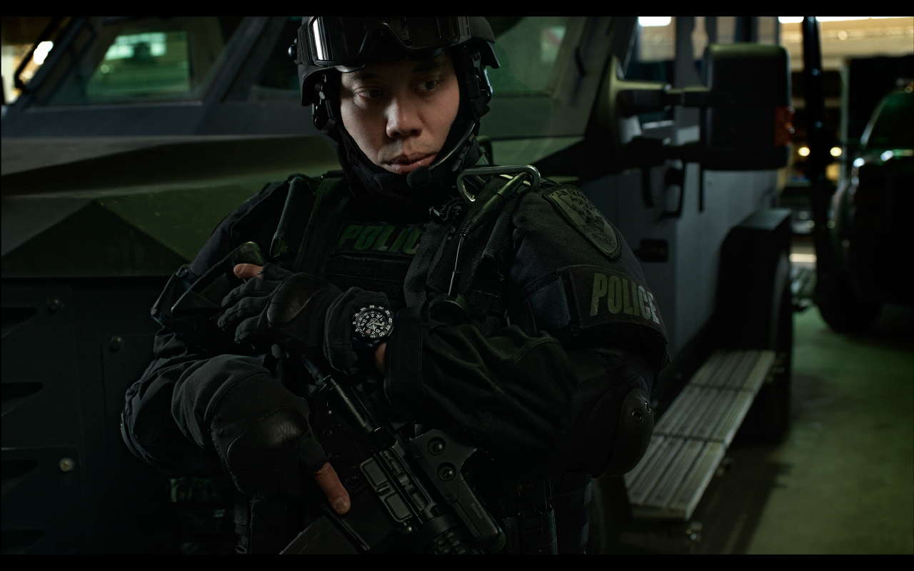 Luminox | Essential Gear - LILIAN METZKER | Postproduction | Graphic Design