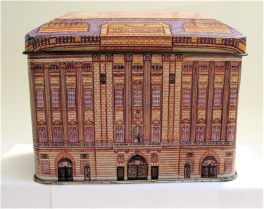 Buckingham Palace. - ian-logan-design-tins