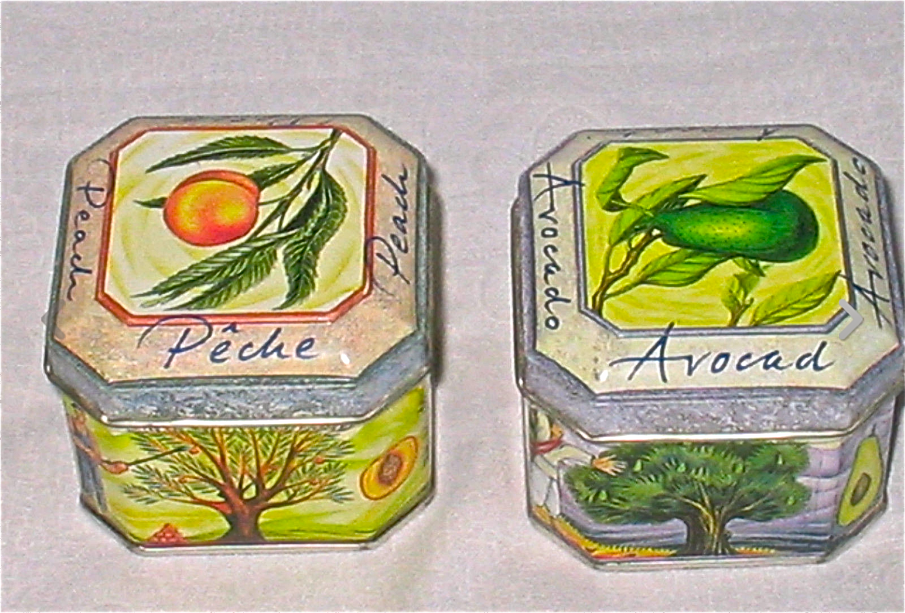 Soap tins By Francesca Pelizzoli - ian-logan-design-tins